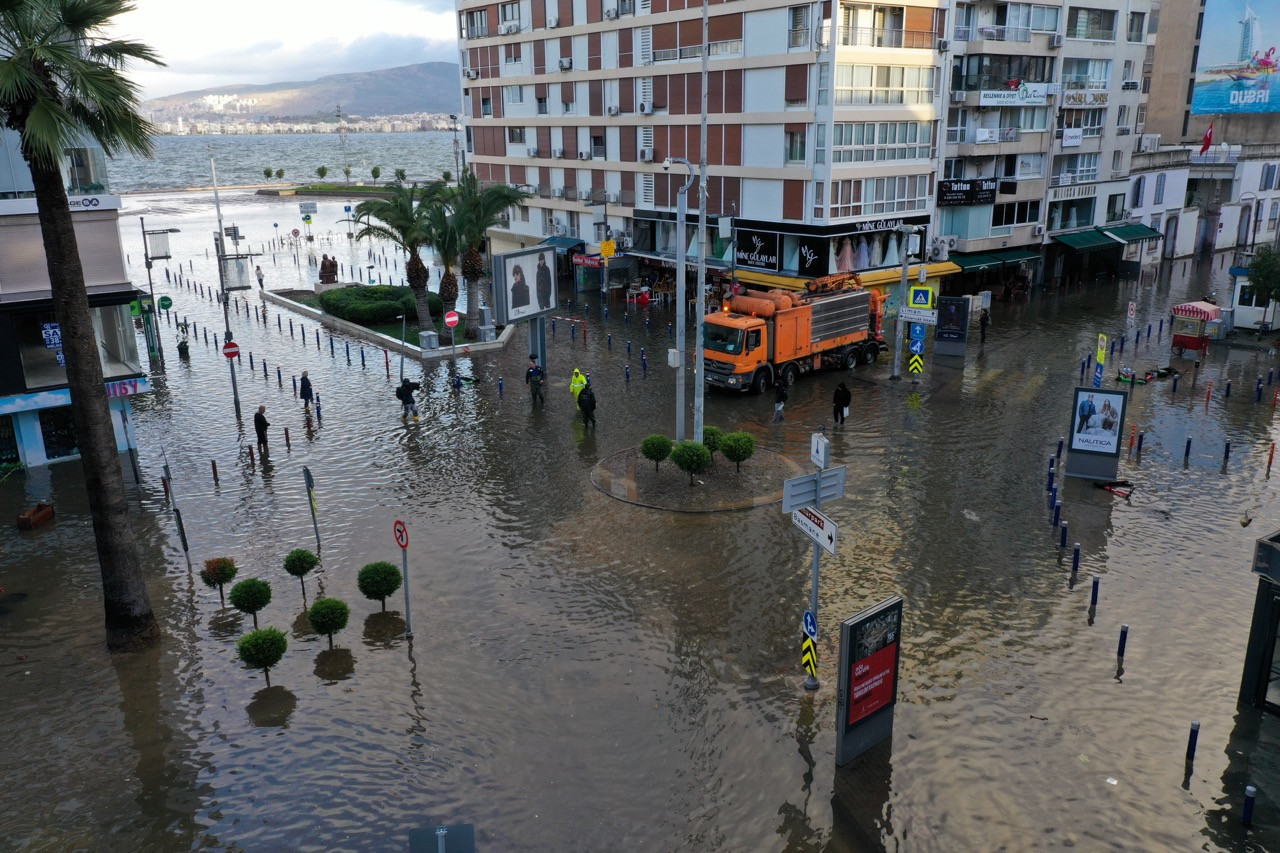 Storms and heavy rain wreak havoc across Türkiye - TuraNews