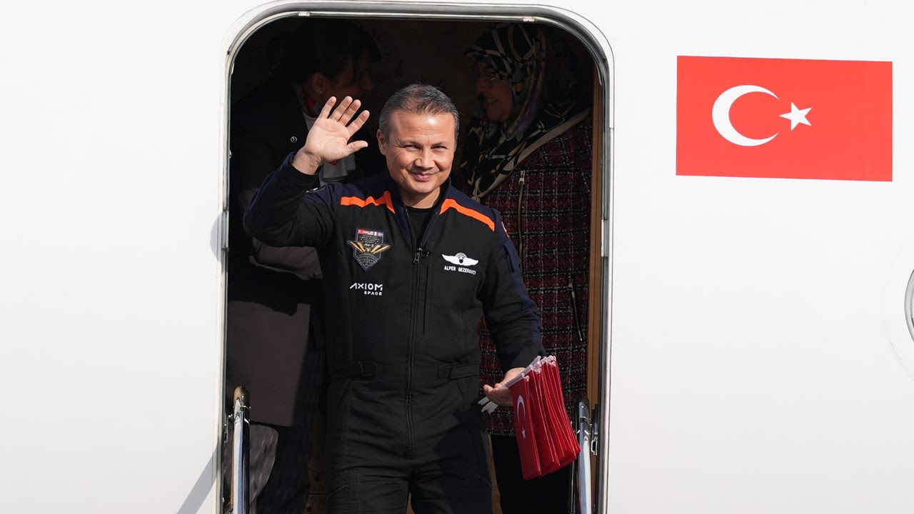 Türkiye's First Astronaut Alper Gezeravcı Returns Home After ISS ...